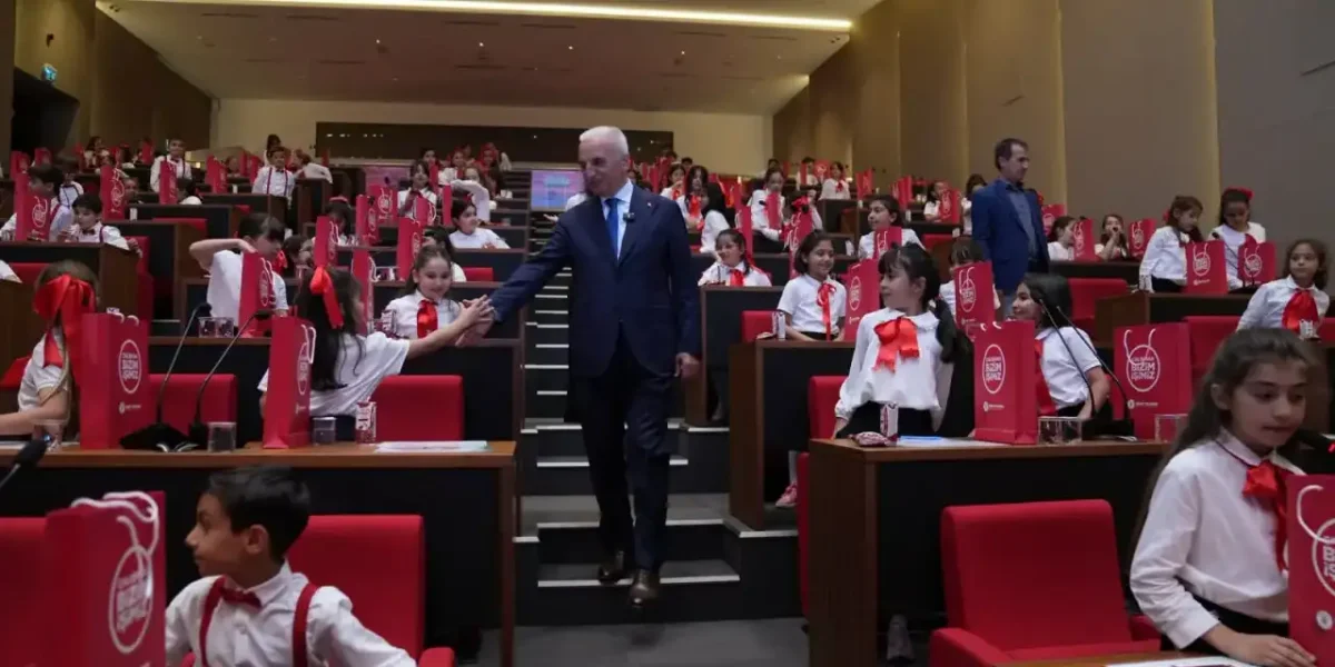 Başkan Yıldırım Öğrencilere Tablet Sözünü Tuttu