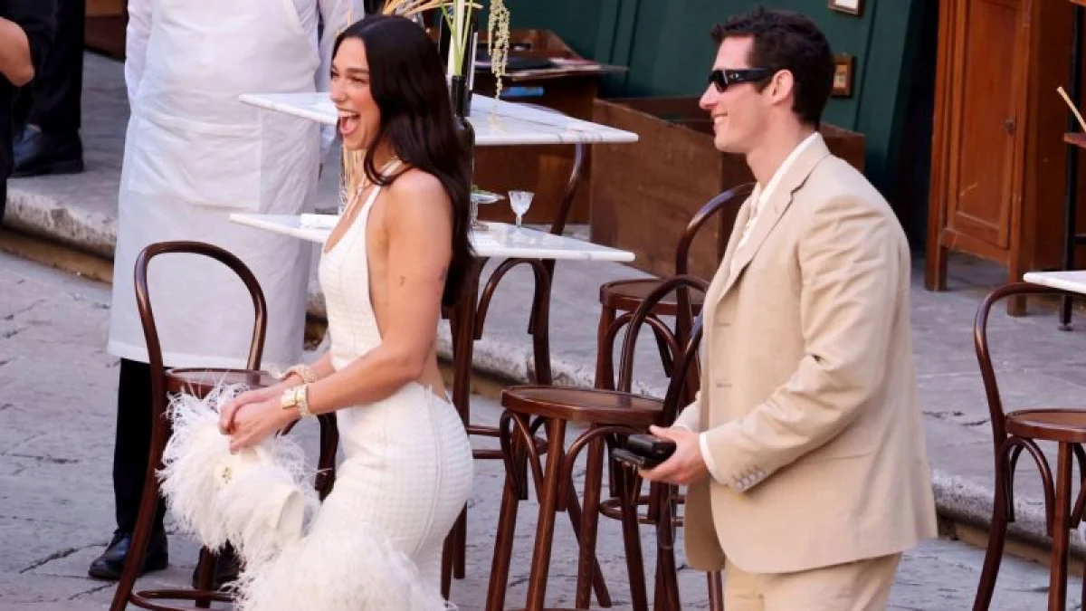 Dua Lipa Ve Callum Turner İtalya'da Düğün Yaptı