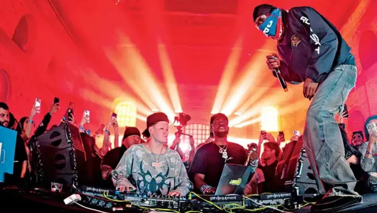 Travis Scott 18 Dakika Sahnede Kaldı